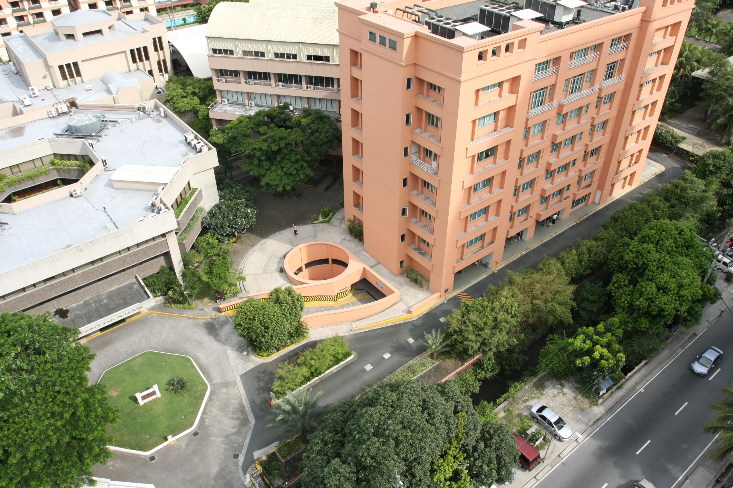 The School of Economics: Redefining Itself - Universitas